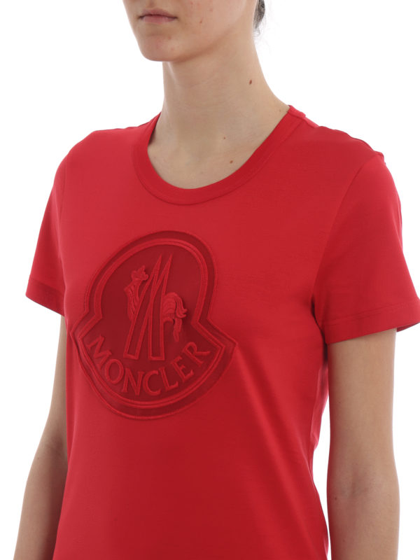 Moncler Total red front logo patch Tee - Red | E109380629008390X45C