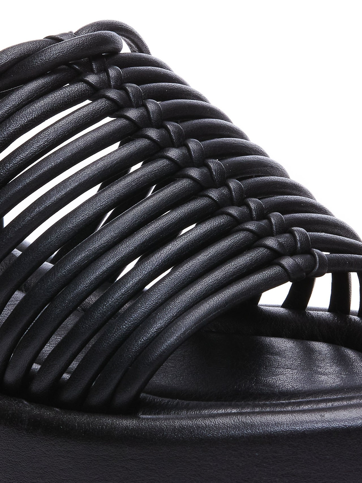 Paloma Barcelò Sandals with platform and string details | 1946BLACK