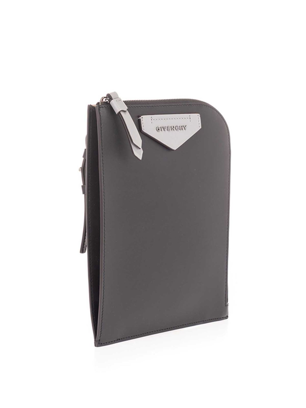 Cross body bags Givenchy - Small Flat Antigona Soft bag - BKU00YK115002