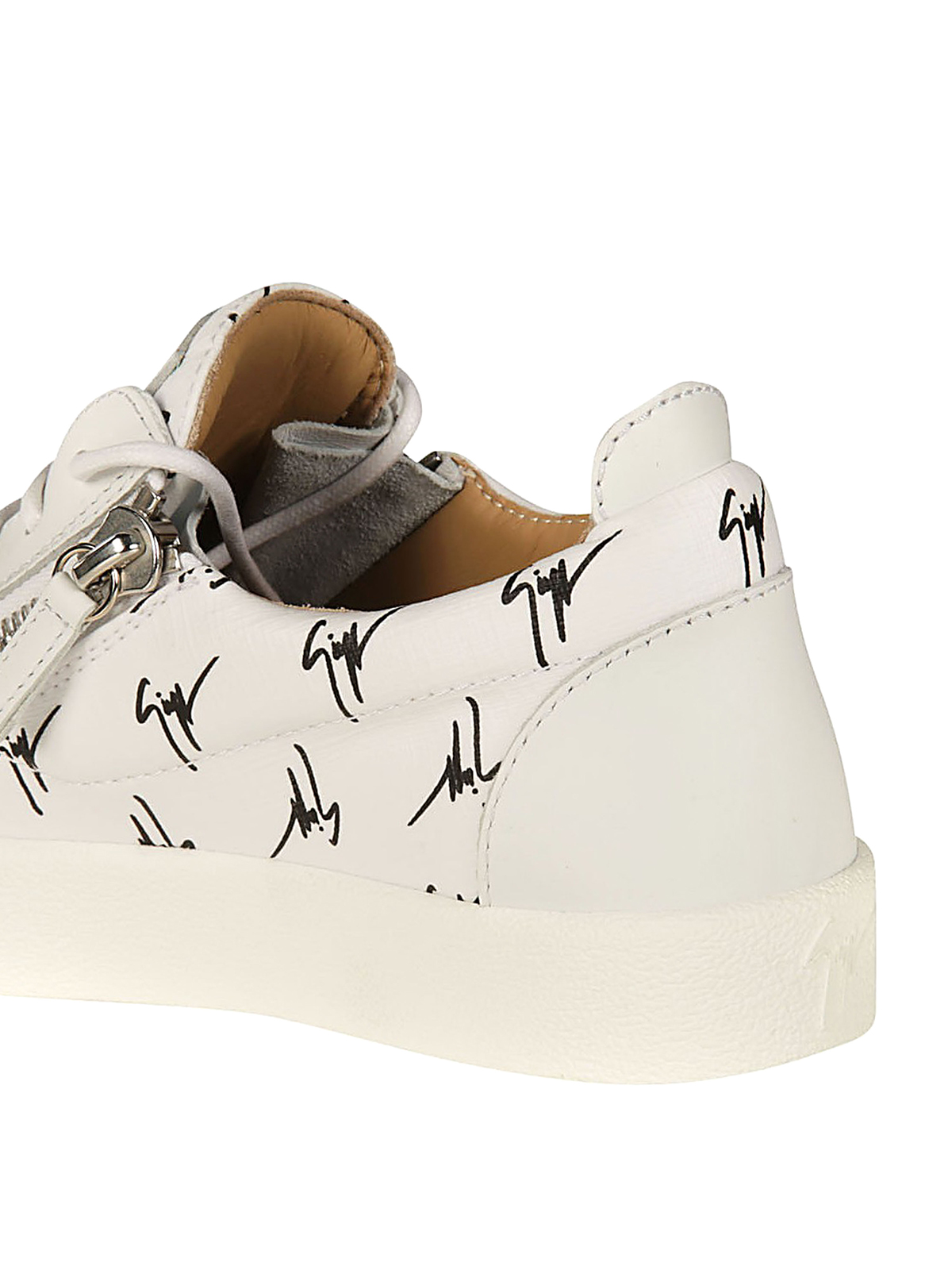 Giuseppe Zanotti Signature